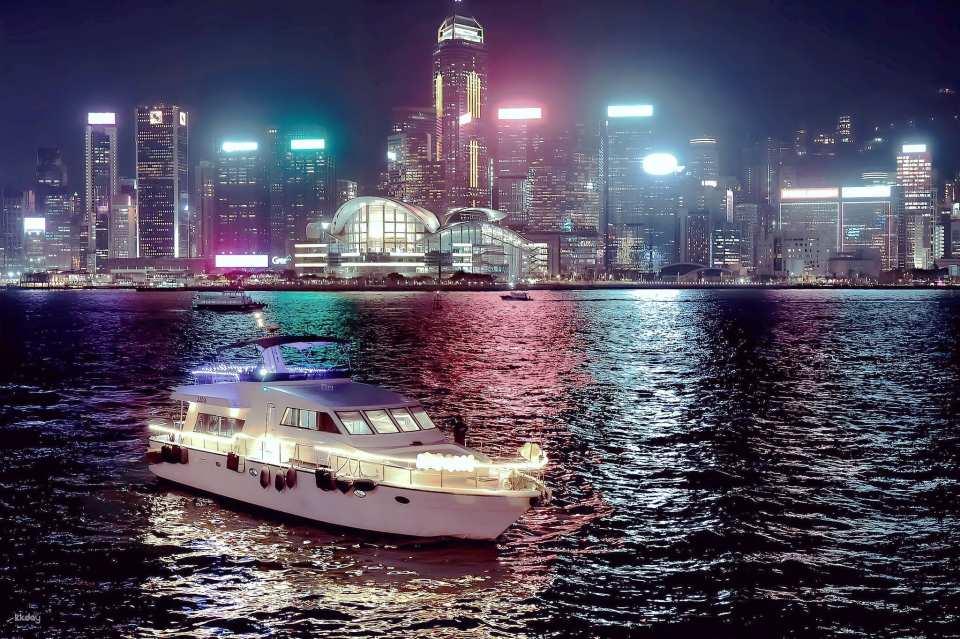 【香港必看夜景】 夜遊維多利亞港｜幻彩詠香江燈光秀｜西式豪華遊艇｜夢之旅 & 摘星之旅 | 旅遊票券體驗 | 東南旅遊